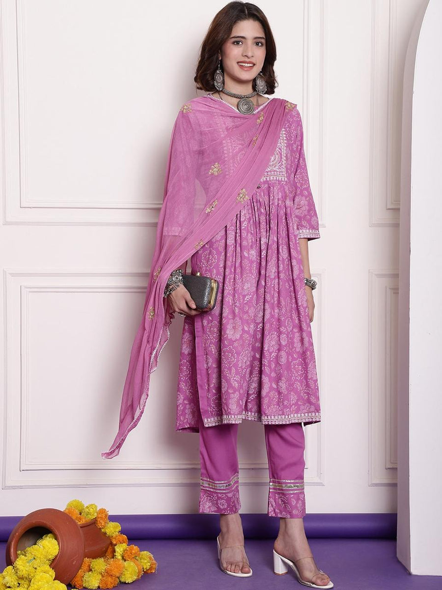 Embracing Bold Colors: How to Wear Vibrant Suits with Confidence ...